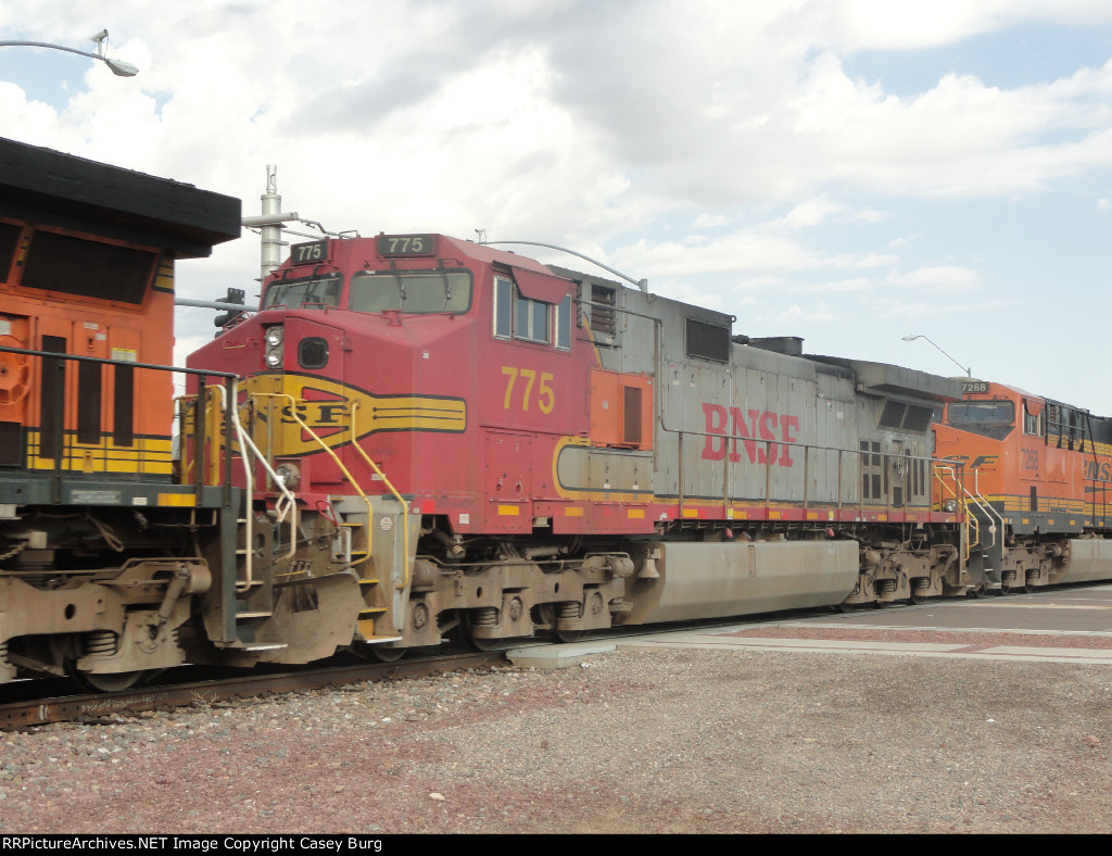 BNSF 775
